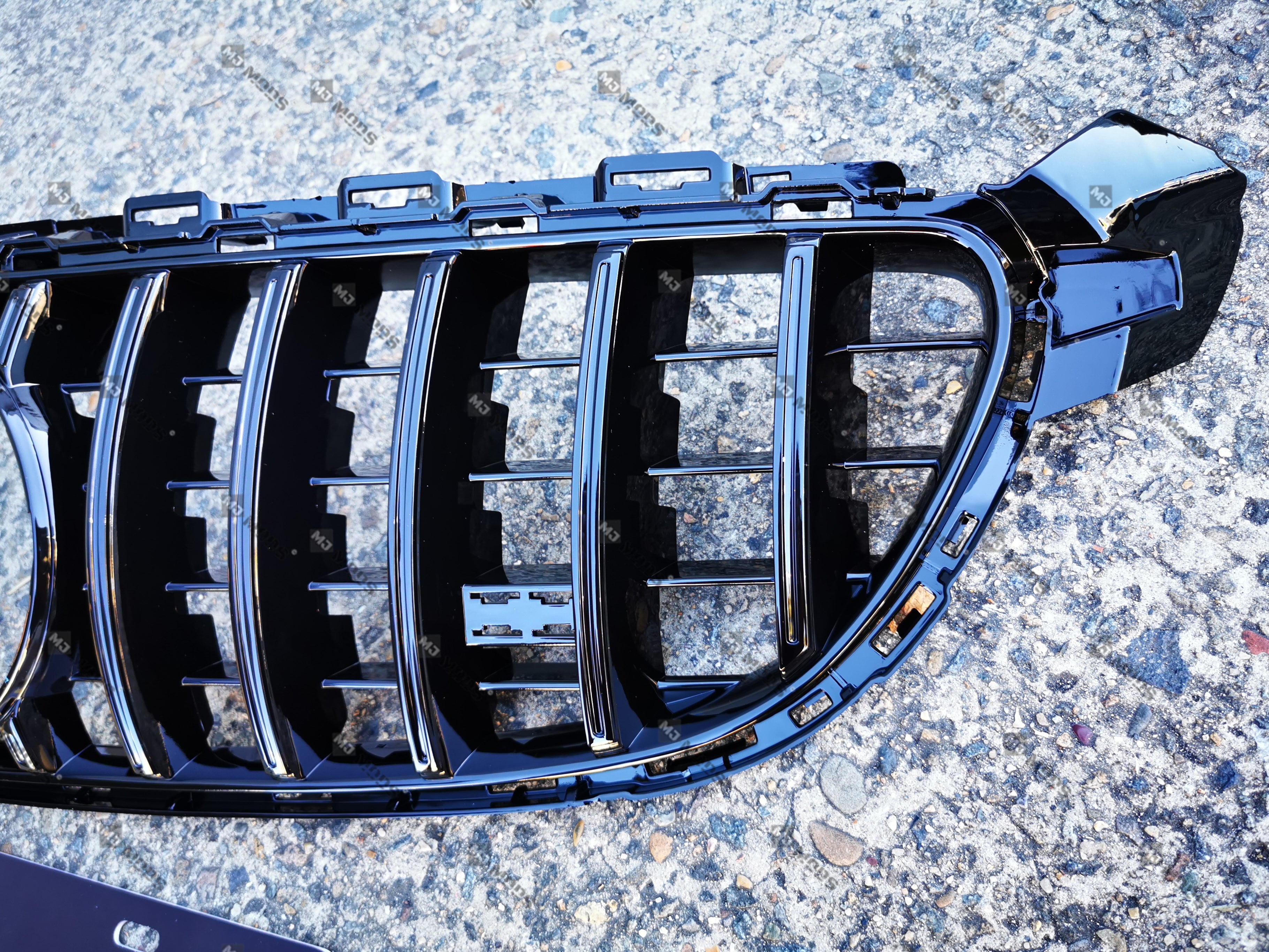 Vertical Slats On Grille Mrecedes Amg